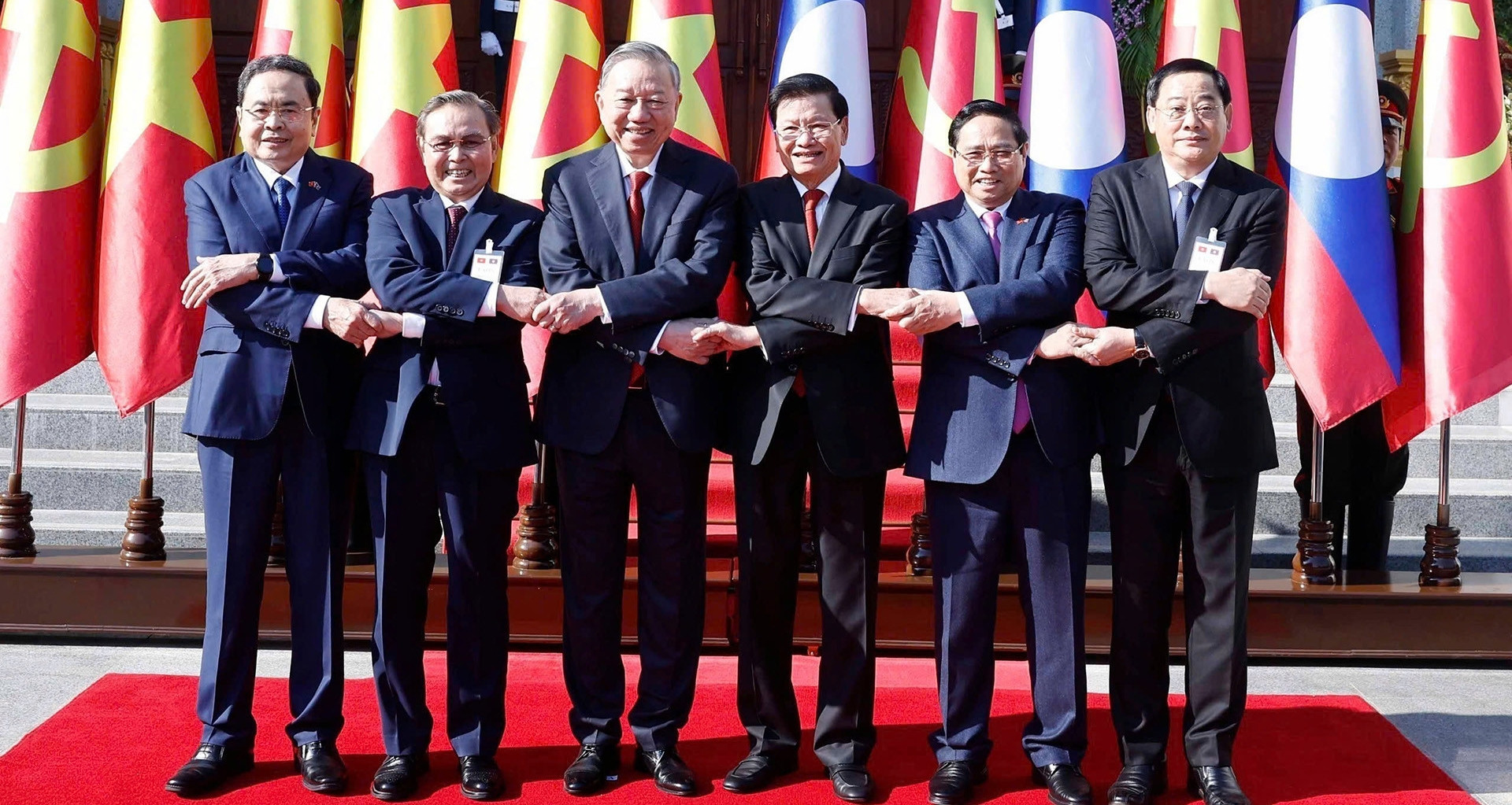 Hochrangige vietnamesische Politiker gratulieren der neuen Führung von ...