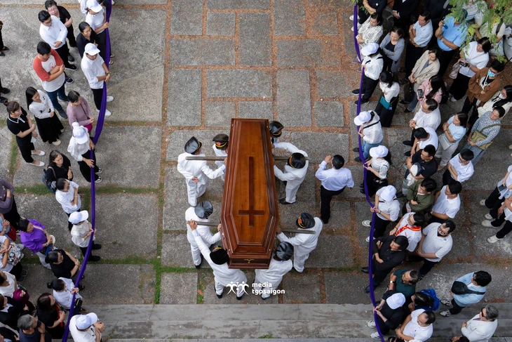 Les dirigeants de Hô Chi Minh-Ville rendent hommage au cardinal Jean ...