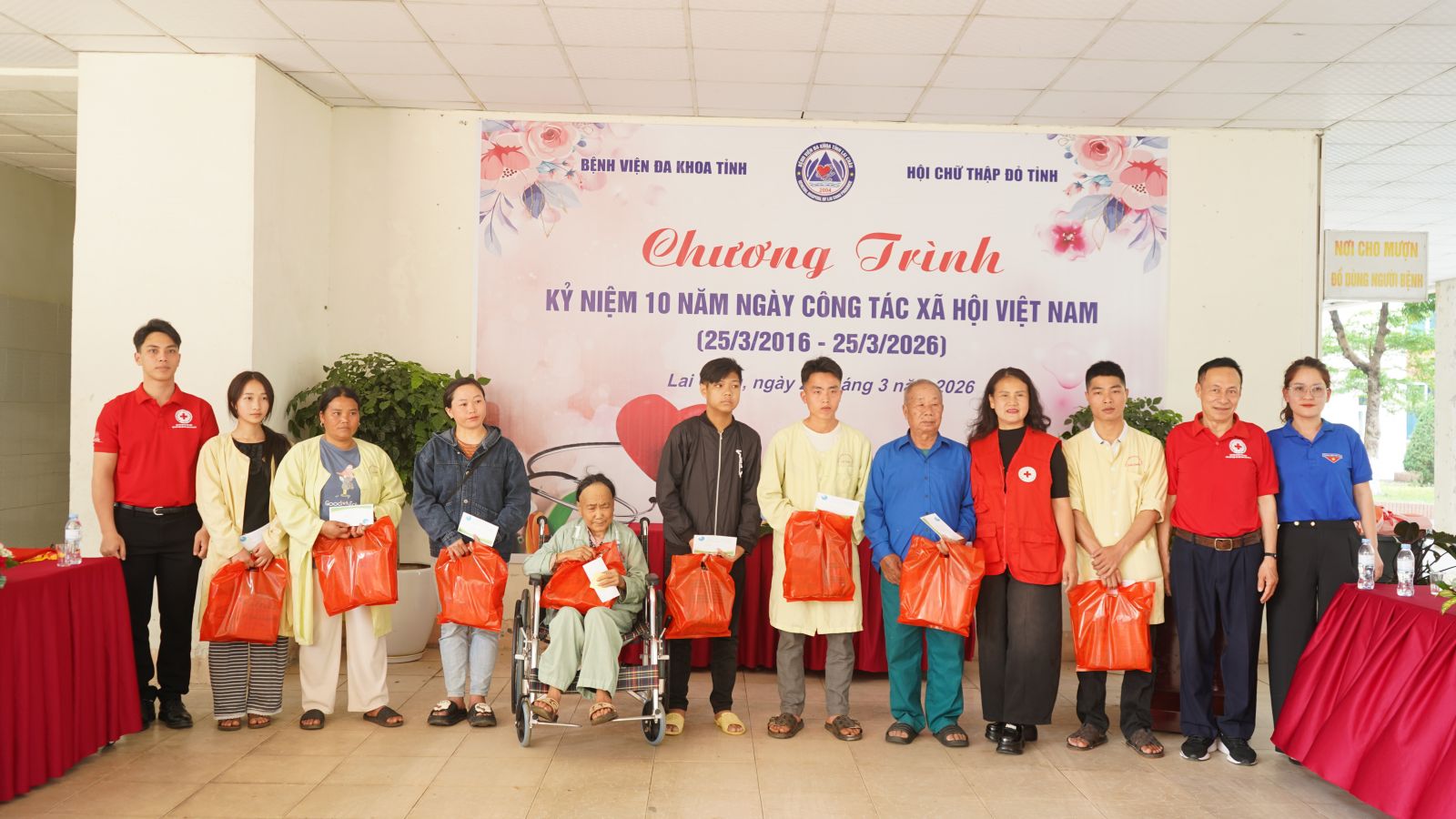 O Hospital Geral Provincial de Lai Chau organizou uma celebração para o ...