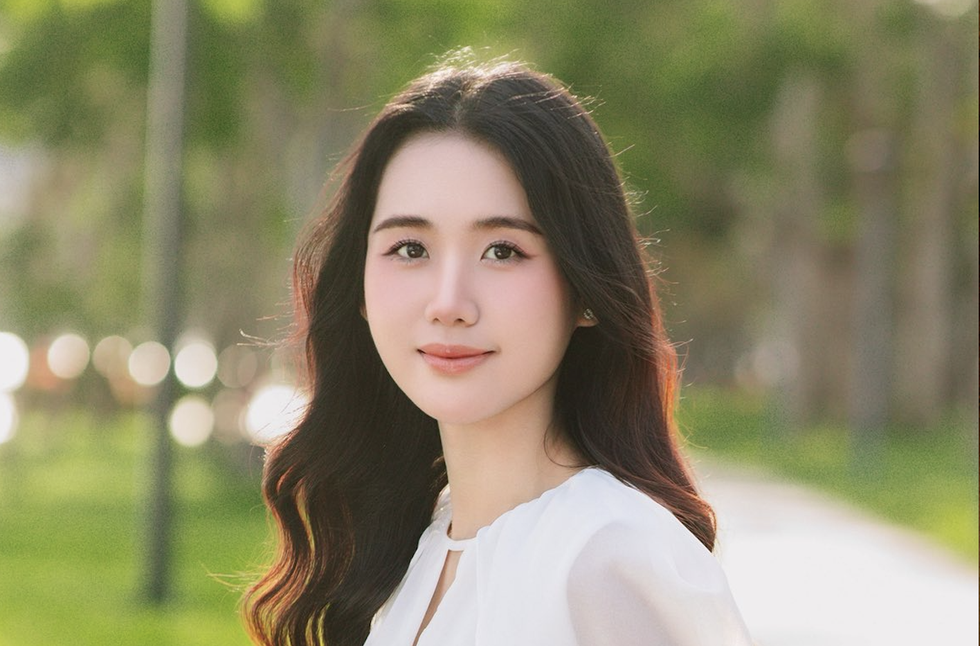 The beautiful girl from Hue with an IELTS score of 8.0 has just become ...