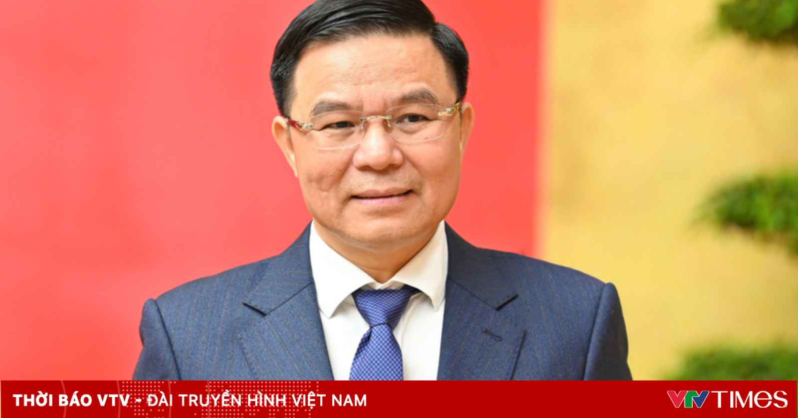 Genosse Le Manh Hung bekleidet das Amt des Ministers für Industrie und ...