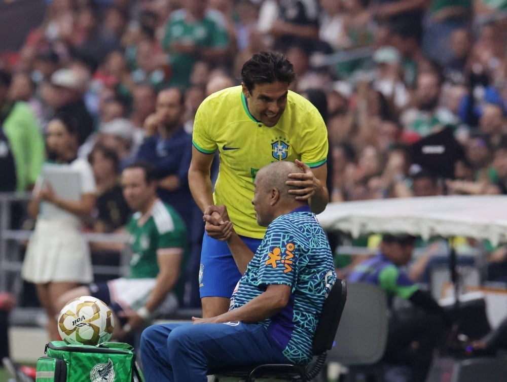 El impresionante físico de Kaká a los 43 años.