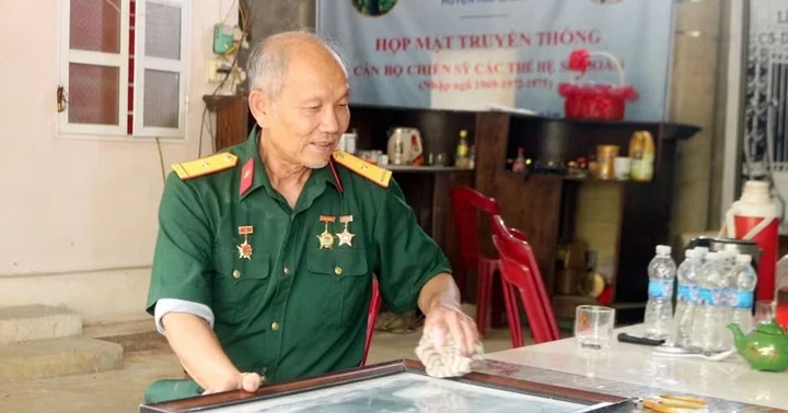 Proud of the tank driver who advanced into the Independence Palace on ...