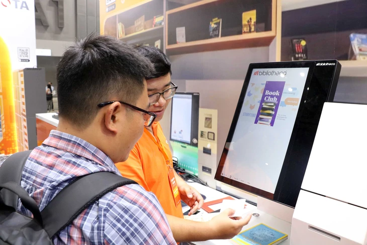 Mini drills, robots, and new technology classes attract viewers.
