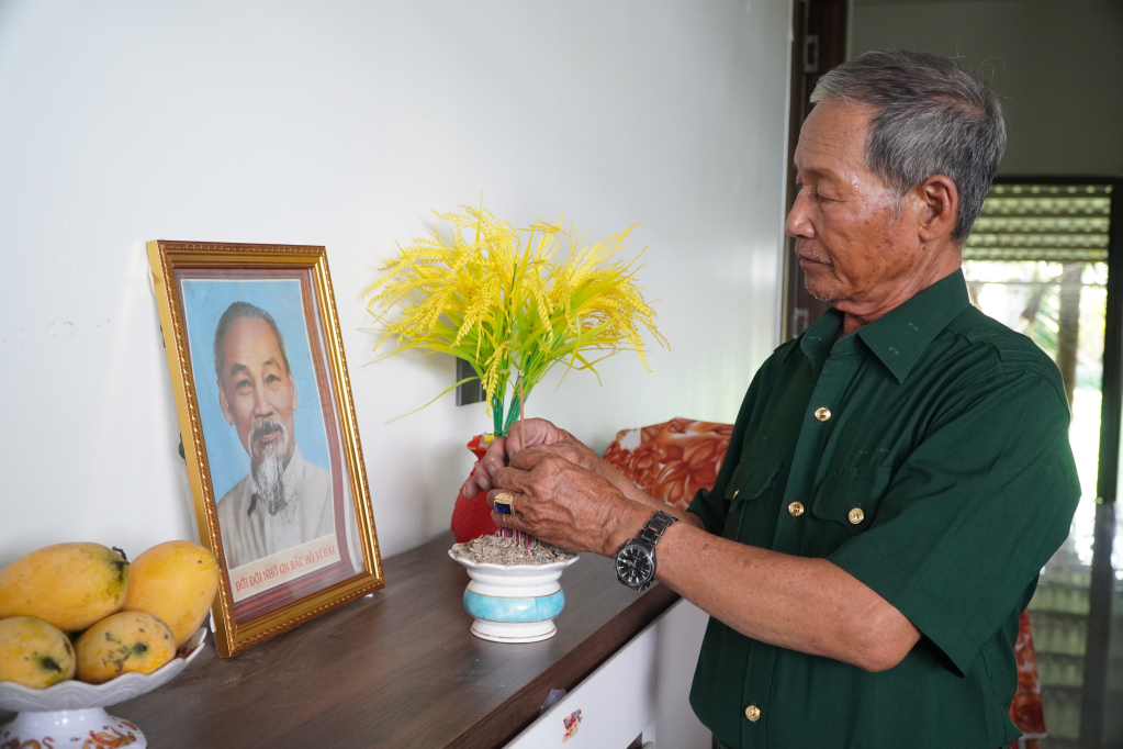 Veneramos imagens do Presidente Ho Chi Minh para nos lembrarmos dele e ...