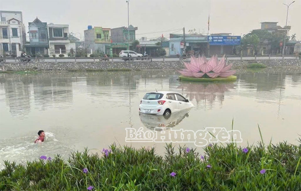 Khen thưởng thanh niên dũng cảm cứu người gặp nạn dưới sông