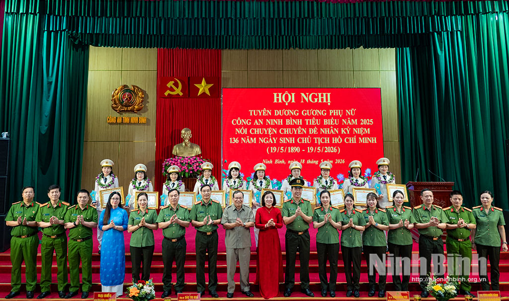 Tổ chức tuyên dương, trao tặng giải thưởng “Phụ nữ Công an Ninh Bình ...