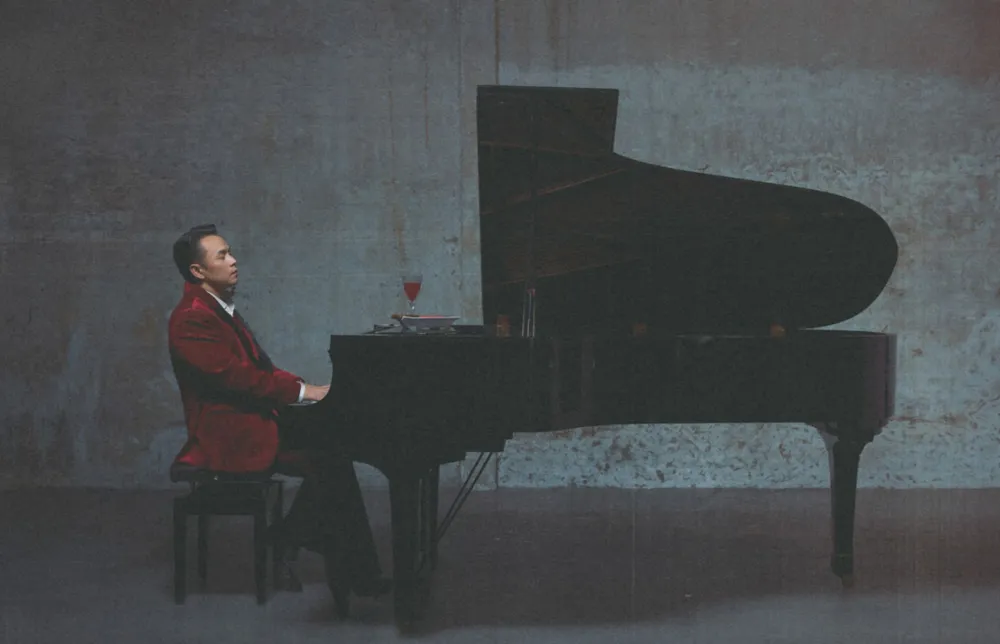 Binz collabore avec Phan Mạnh Quỳnh, Soobin et Obito sur son premier album.