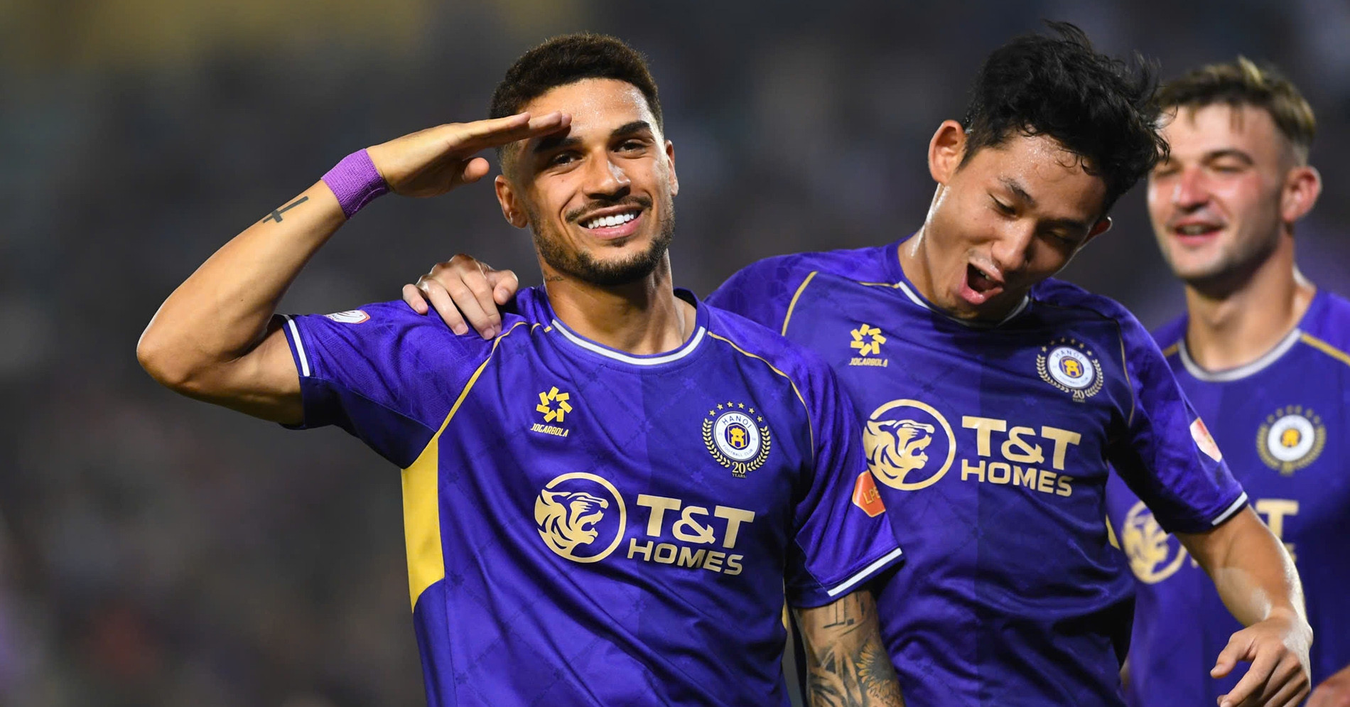 Hoàng Hên 'đè' Xuân Son, HLV Hà Nội FC nói về trận thắng Nam Định
