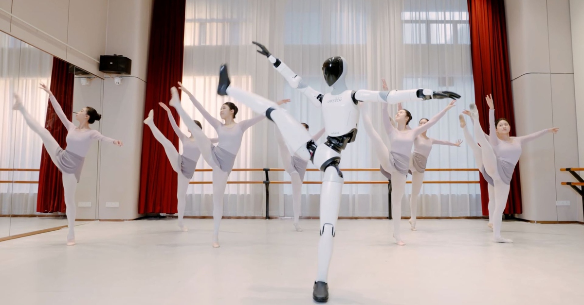 Video robot Trung Quốc múa ballet cùng người thật gây sốt mạng