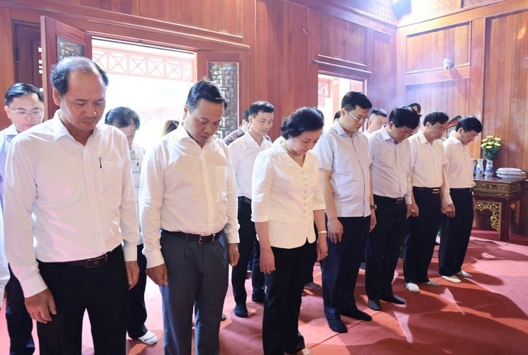 Phó Thủ tướng Phạm Thị Thanh Trà dâng hương tưởng niệm Đại tướng Võ ...
