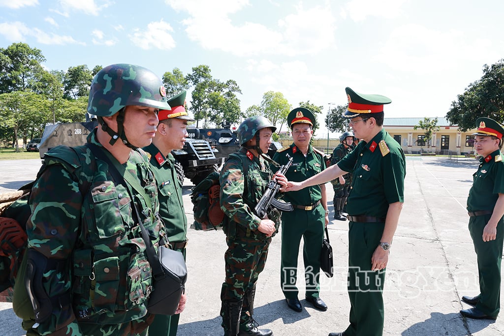 Đoàn kiểm tra của Tổng cục Chính trị Quân đội nhân dân Việt Nam kiểm ...