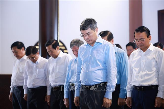 Thủ tướng dâng hương tưởng niệm thân sinh Chủ tịch Hồ Chí Minh tại Đồng ...