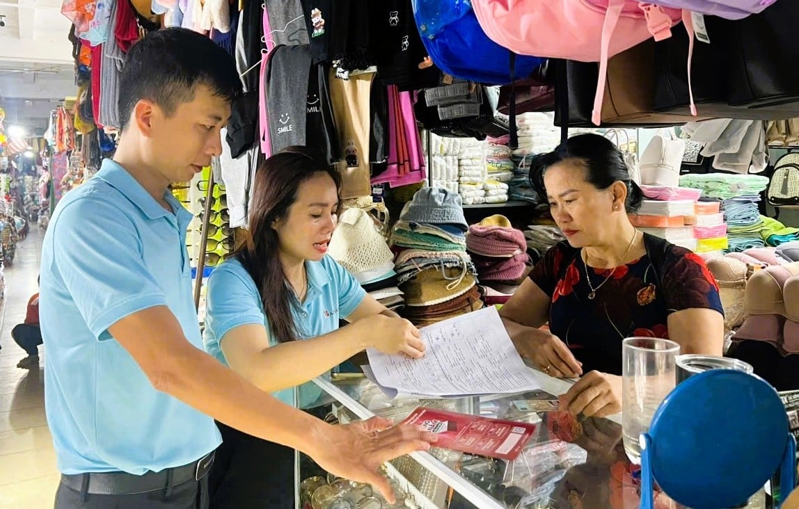 Ngân hàng “gỡ nút thắt” công nghệ cho hộ kinh doanh