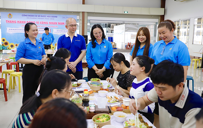 Lãnh đạo LĐLĐ TP Cần Thơ dự “Bữa cơm Công đoàn” cùng đoàn viên, người ...