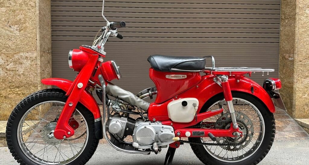À Hanoï, une Honda Cub CT90 Trail de 60 ans se vend pour des centaines ...