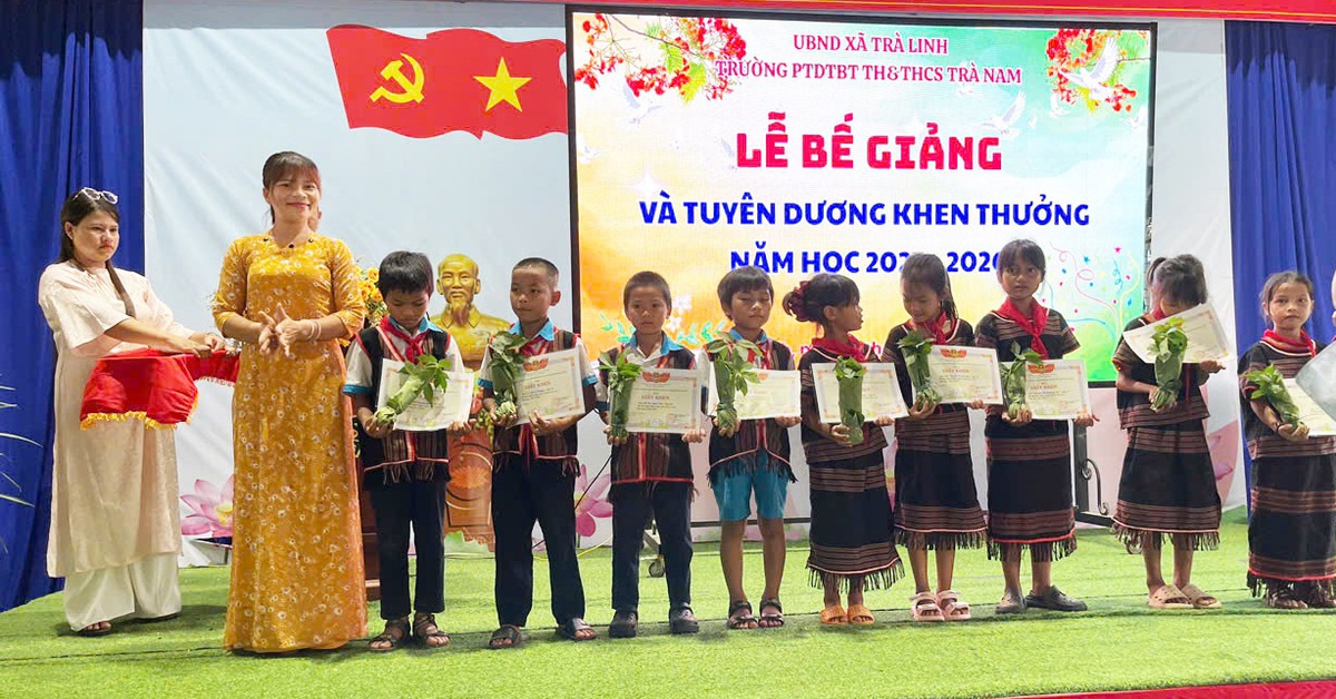 Nhà trường trao thưởng độc lạ: Tặng sâm Ngọc Linh giống cho học sinh ...