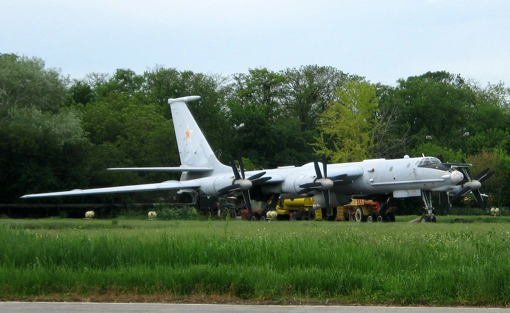 Ukraine mistakenly destroyed a decommissioned Tu-142 aircraft.