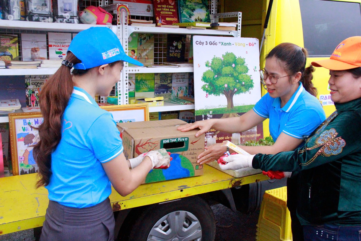 Women in Dak Lak respond to the "Green Sunday" Campaign 2026.