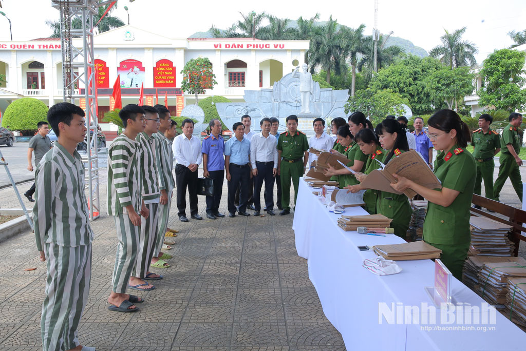 Announcement of the President's 2026 amnesty decision at Ninh Khanh ...