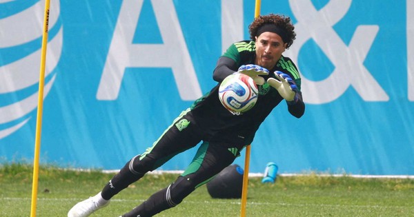 Thủ môn huyền thoại Mexico cân bằng kỷ lục World Cup của Messi, Ronaldo