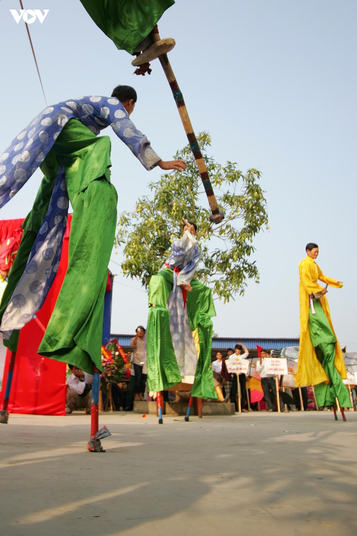 Discover the "dance" of stilts on the waves performed by fishermen in ...