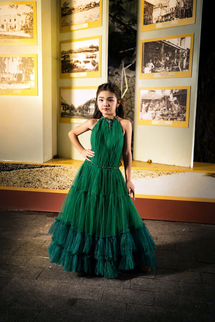 Nguyen Hoang Dan Thanh - Small steps, big presence on the fashion runway.