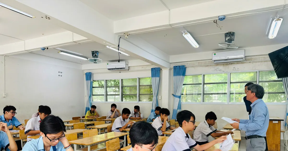 Teachers predict a slight increase in 10th-grade math exam scores.