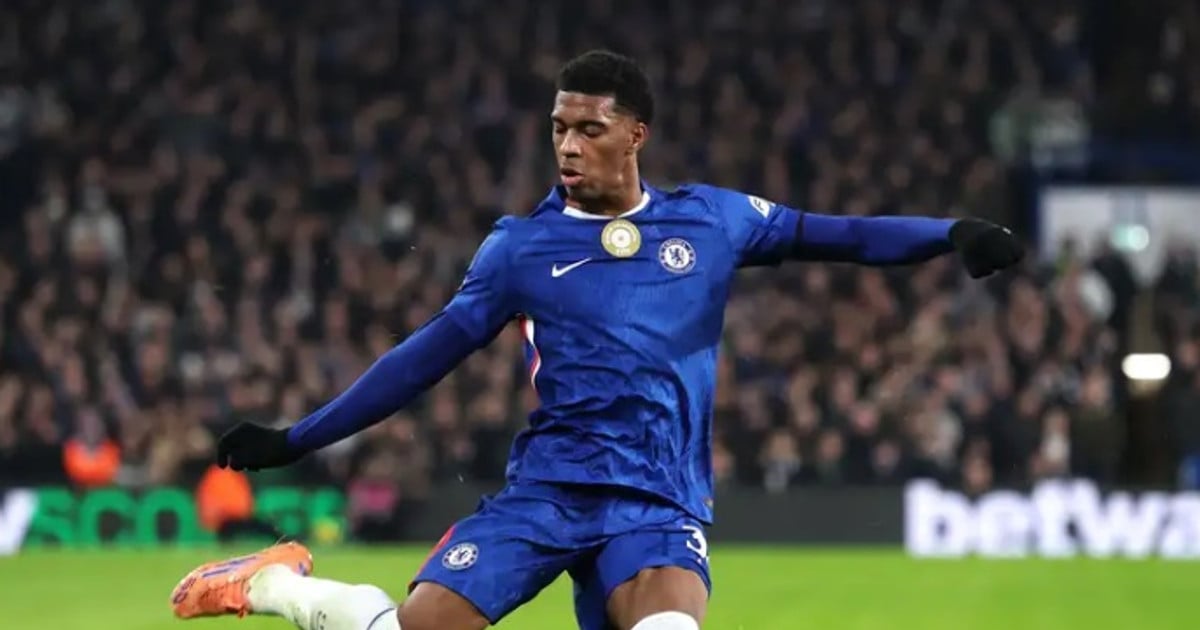 Xabi Alonso xây móng cho Chelsea bằng 'viên ngọc' Josh Acheampong
