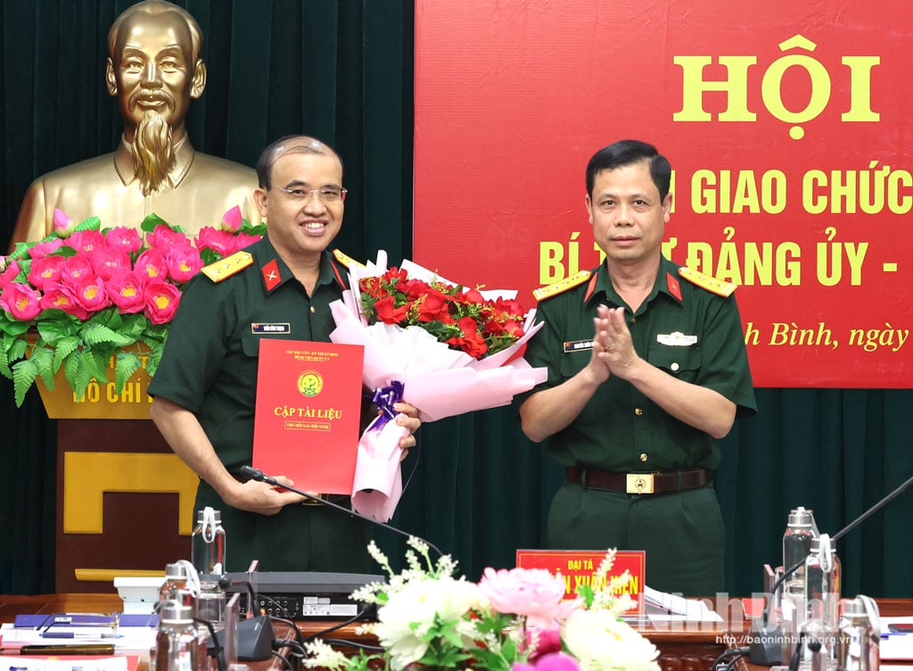 Bàn giao chức trách, nhiệm vụ Bí thư Đảng ủy, Chính ủy Bệnh viện Quân y 5