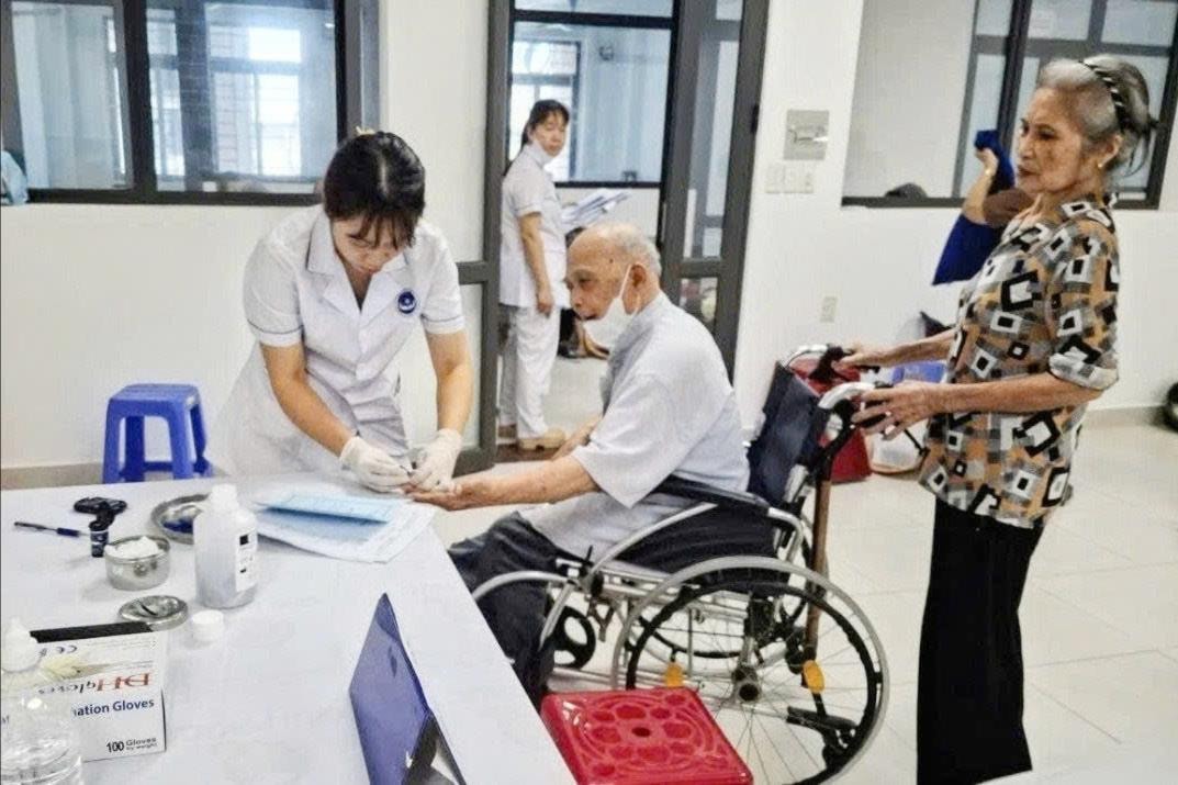 Lan tỏa chính sách nhân văn chăm lo sức khỏe người cao tuổi