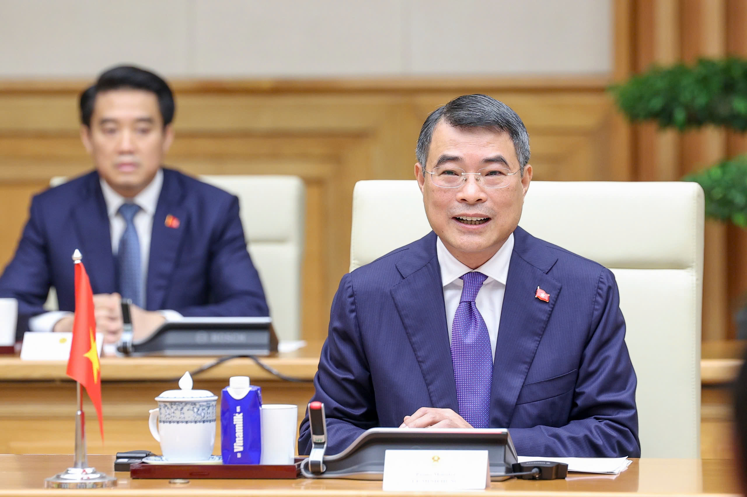 Prime Minister Le Minh Hung presided over the welcoming ceremony for ...