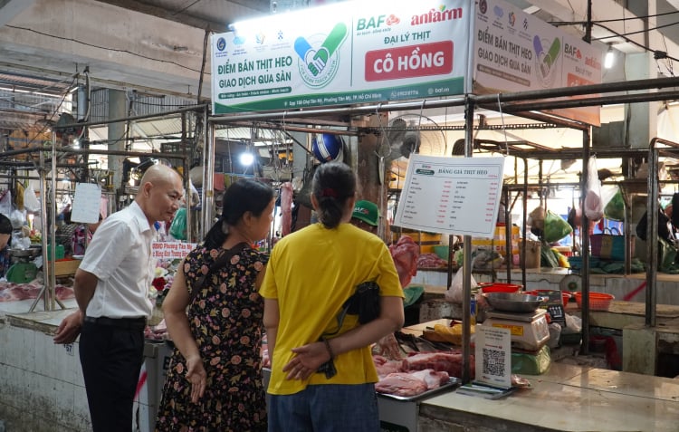 TPHCM mở 2 điểm bán thịt heo ‘tick xanh’ tại chợ truyền thống