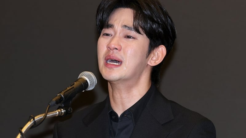 Kim Soo Hyun tái xuất màn ảnh sau một năm vướng ồn ào