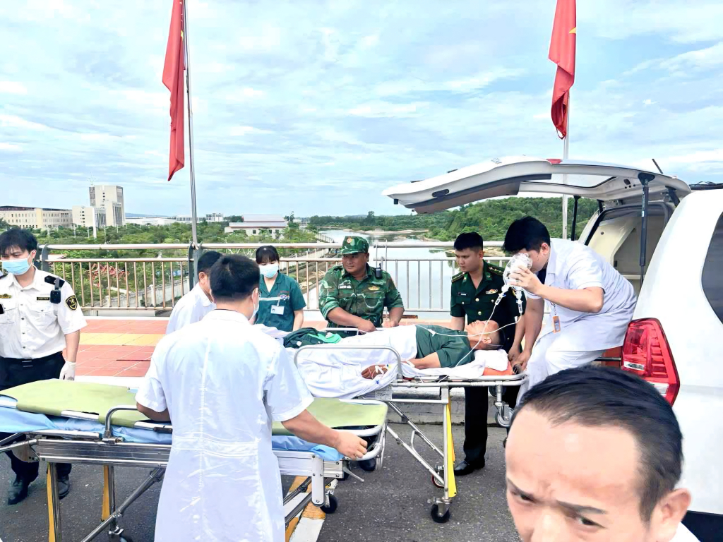 Two ambulances allowed through Mong Cai International Border Gate.