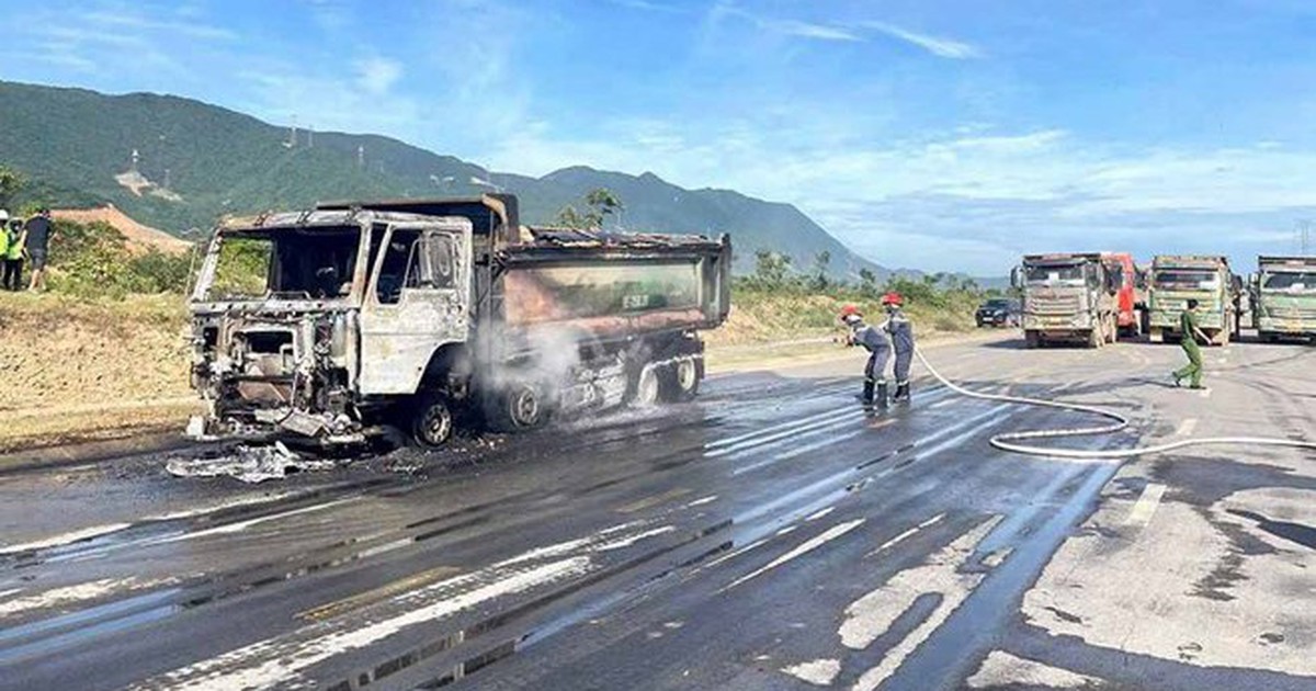 रास्ते में ही ट्रक में आग लग गई।