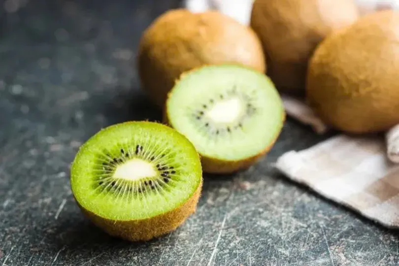 Eating kiwi every day improves bowel movements.