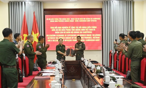 A delegation of trainees from the Royal Cambodian Army visited and ...