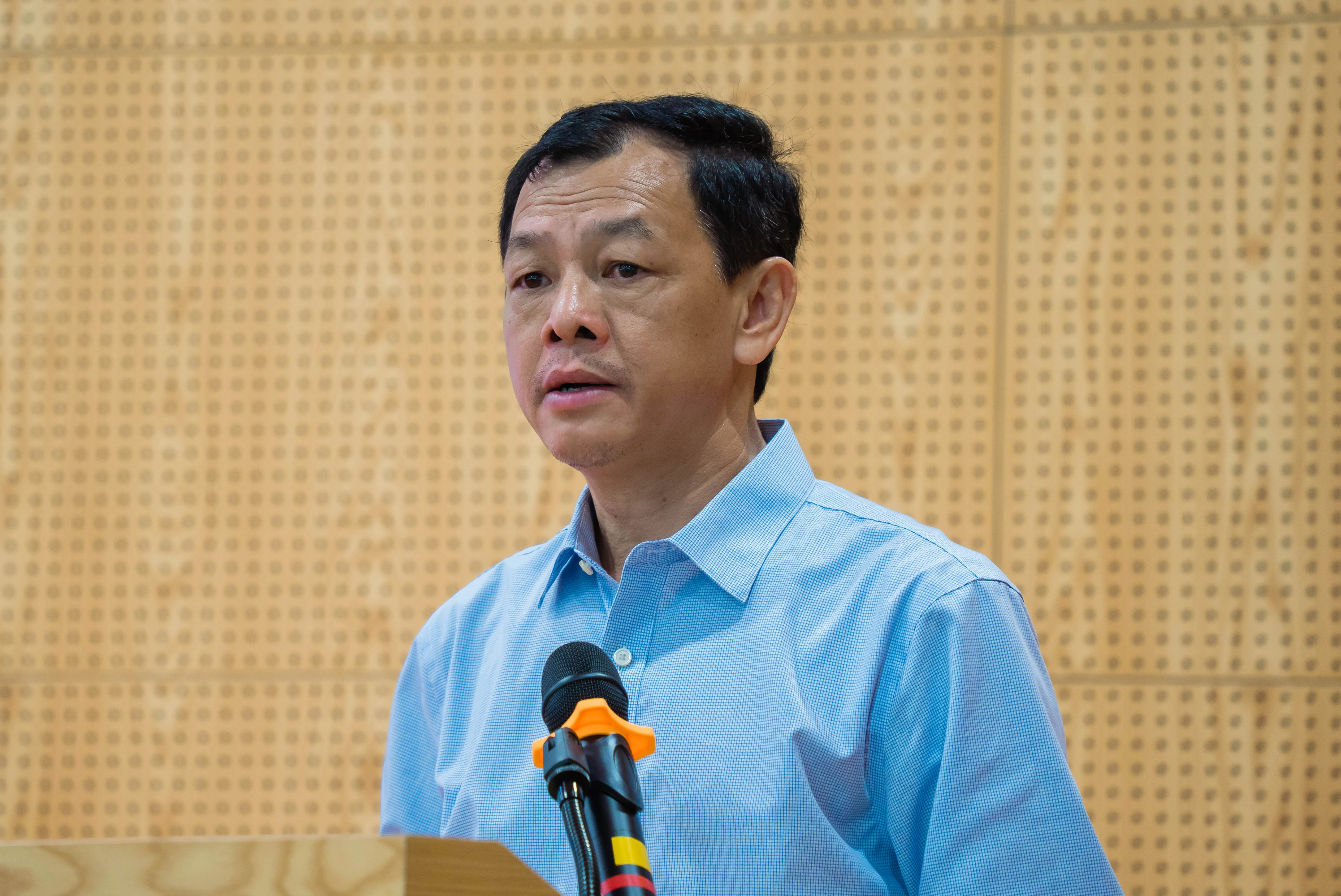 Deputy Minister of Health Nguyen Tri Thuc visits and works with the ...