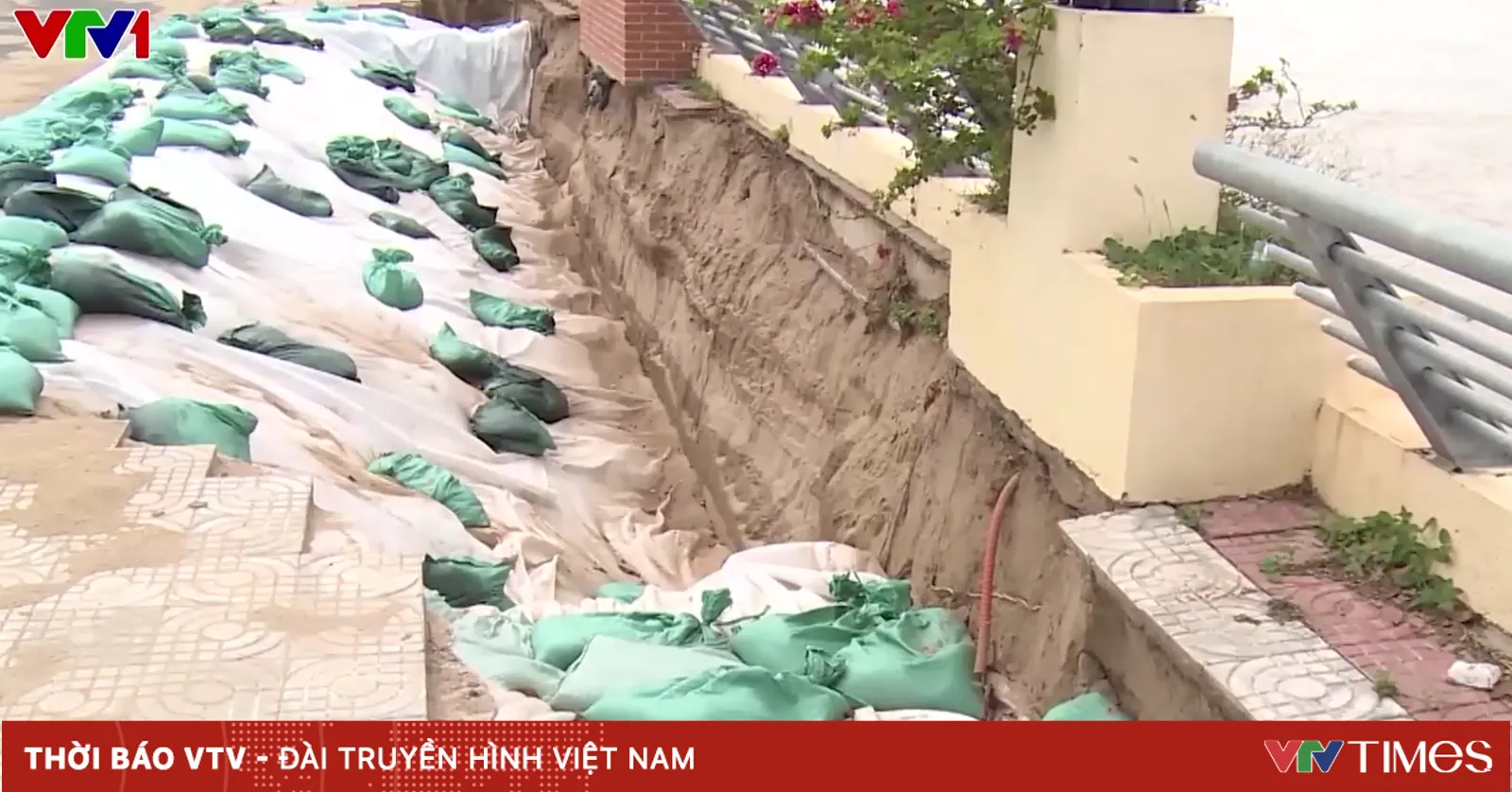 Khẩn trương xử lý điểm sạt lở nguy hiểm trên sông Tiền