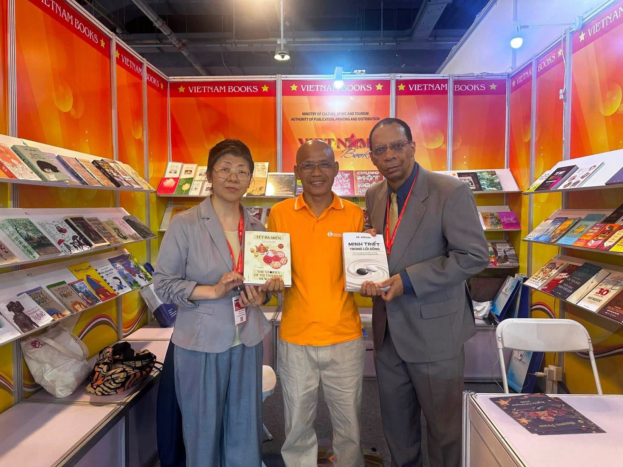 Many Vietnamese book publishers participated in the Beijing ...