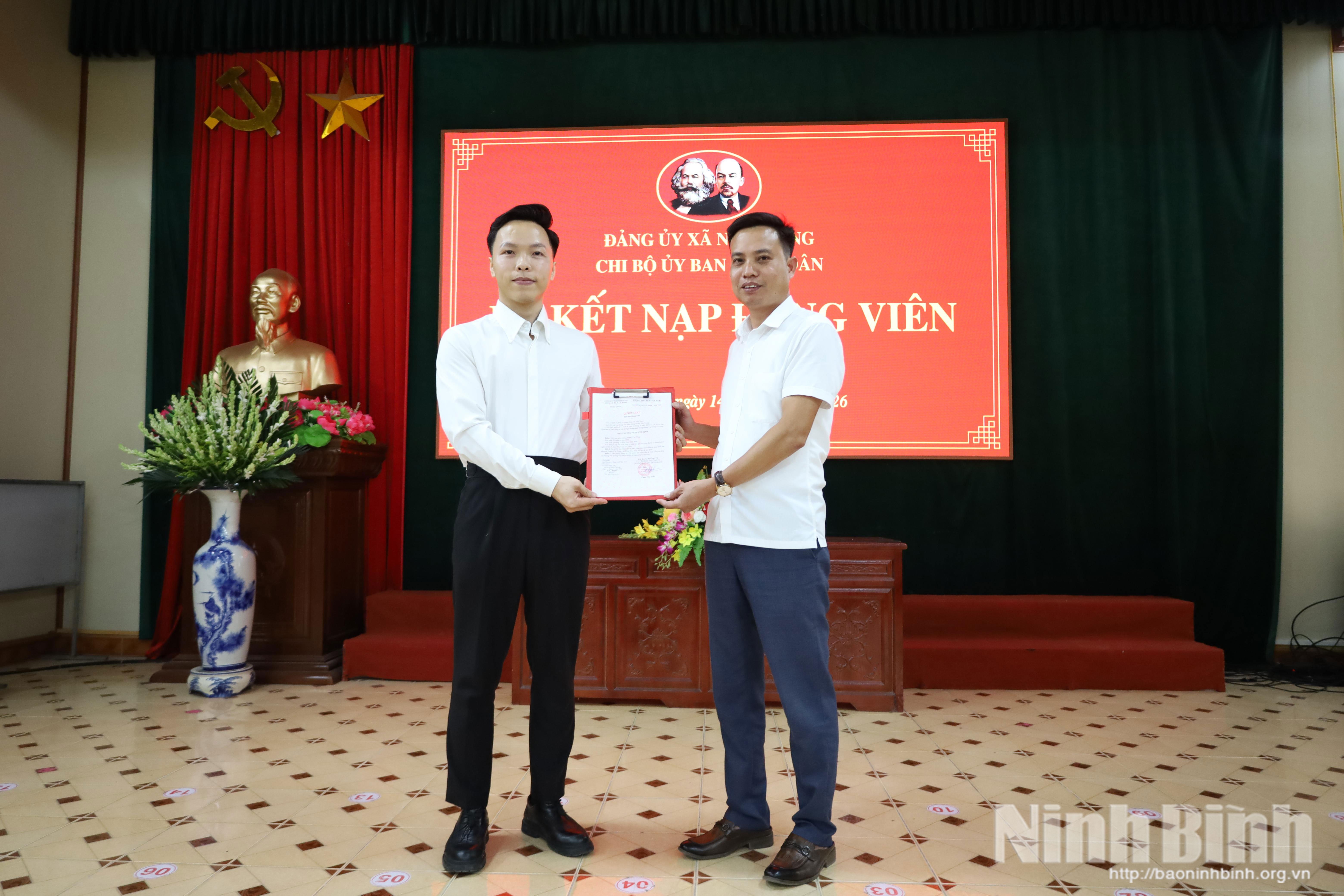 Đảng bộ xã Nam Hồng chú trọng công tác phát triển đảng viên
