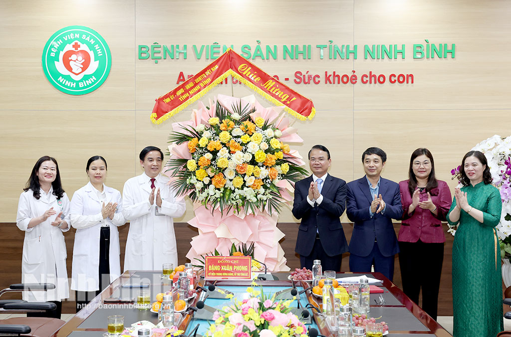 Đồng chí Bí thư Tỉnh uỷ Đặng Xuân Phong thăm, chúc mừng Sở Y tế và Bệnh ...