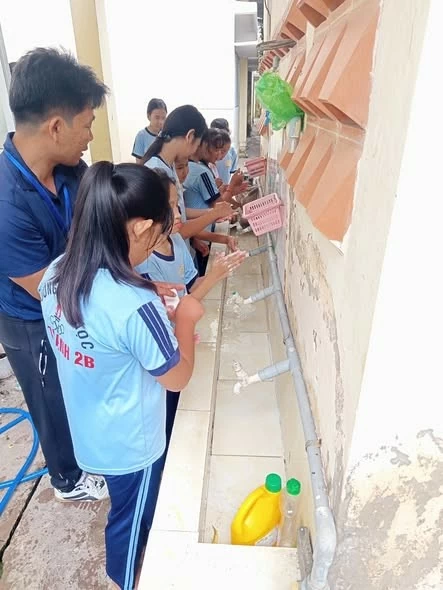 Chung tay mang nước sạch đến người dân vùng ven biển, xây dựng cộng ...