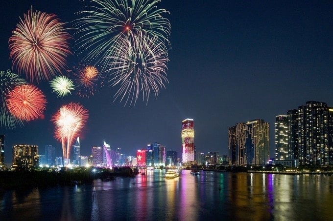 In Ho-Chi-Minh-Stadt finden an 16 Orten Feuerwerke statt, um den 50 ...