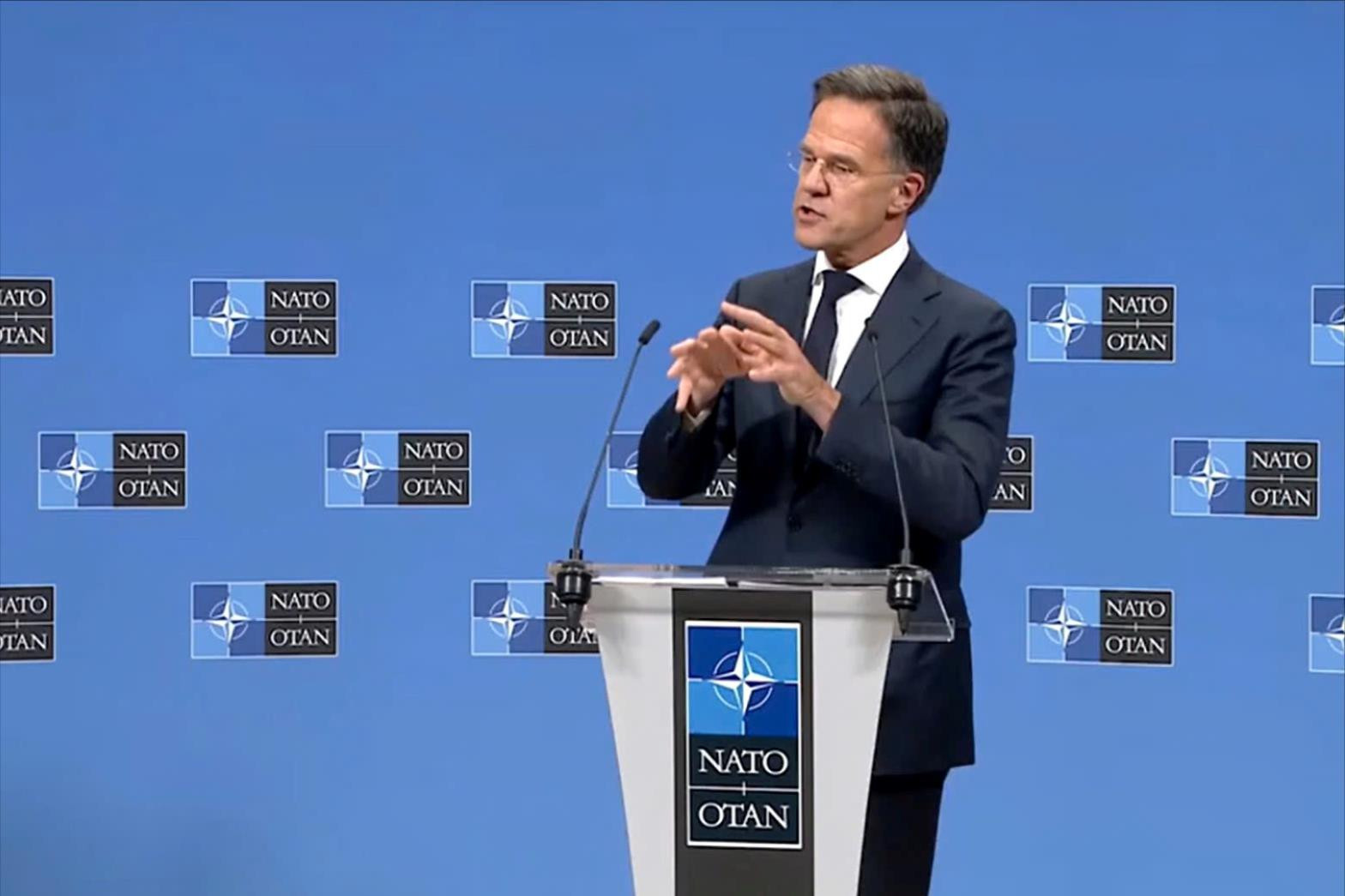 Le secrétaire général de l'OTAN rencontre le président américain pour ...