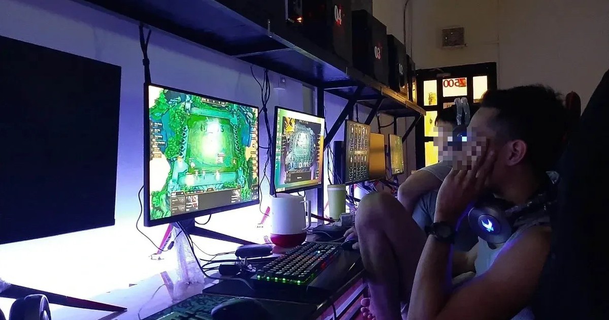 Internet Cafes Close After 10 PM Internet Cafes Close After 10 PM