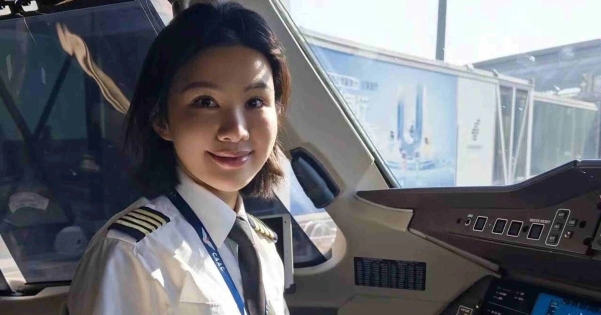 Beautiful female pilot with 10 years of flying experience and no ...
