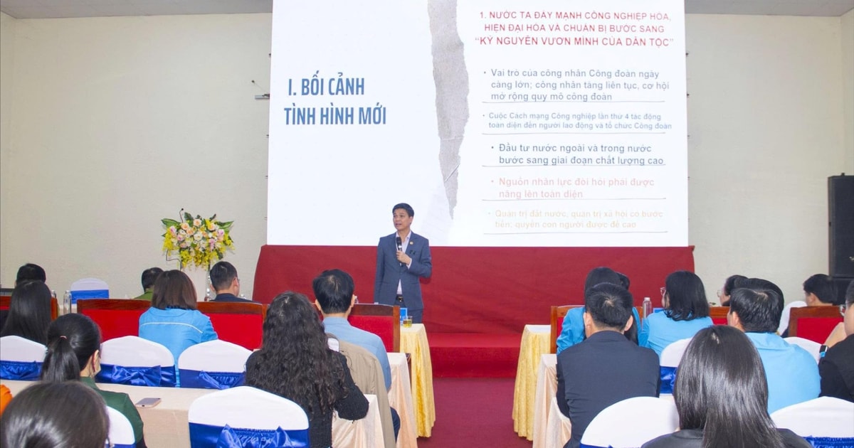 Enhancing the communication capacity of trade union officials in Nghe An.