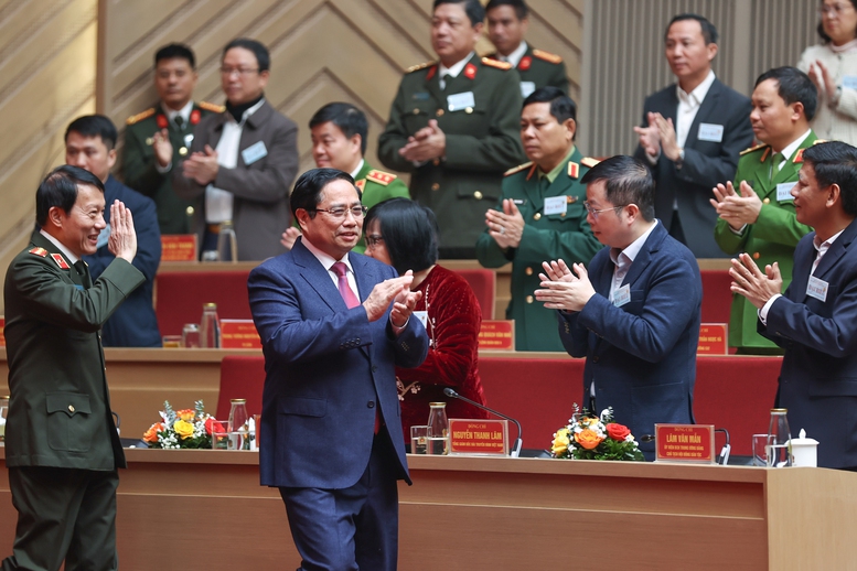 Thủ tướng: Kết hợp chặt chẽ giữa phát triển KTXH với bảo đảm quốc phòng ...